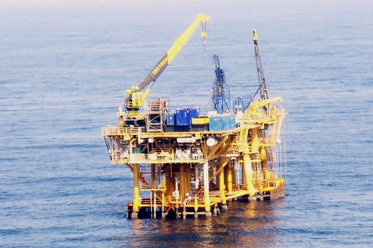 Thunder Cranes Wins Chevron Contract - Drillers